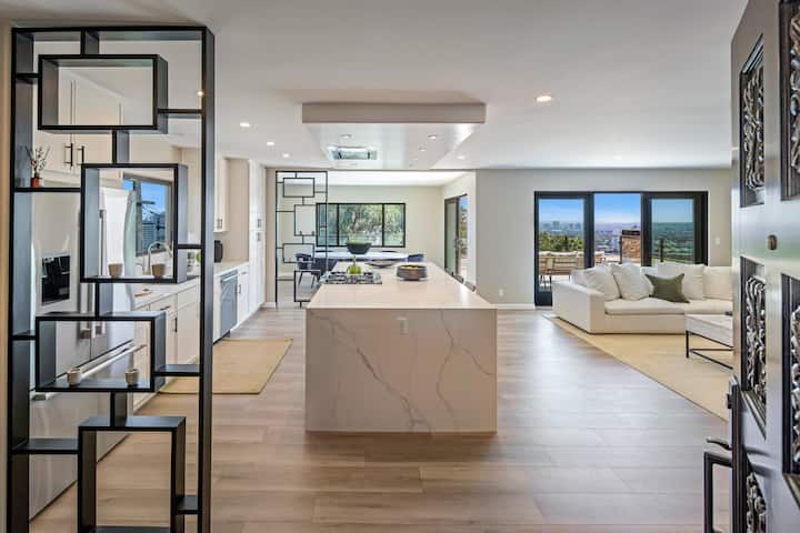 Luxury Hollywood Hills Stunner With Jetliner Views - Los Angeles, CA