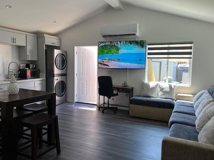 New, Cozy Unit With Private Outdoor Area Fire Pit - Los Angeles, CA