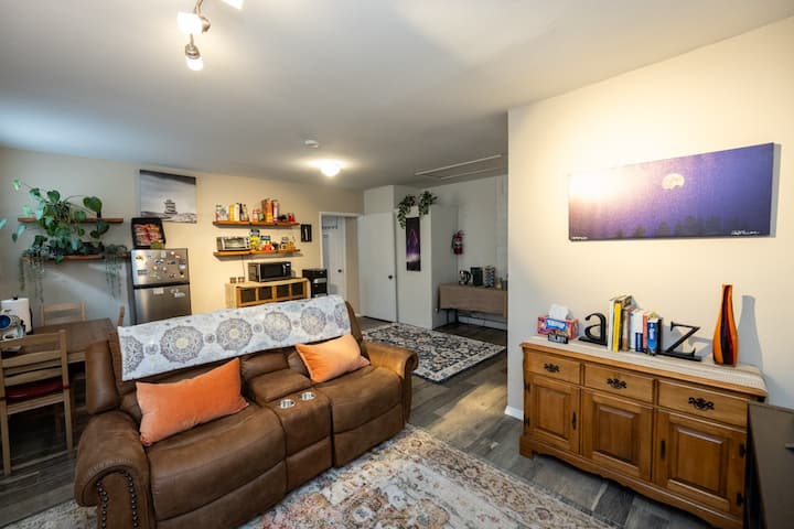 Quiet, And Cozy 1 Bdr With Private Entrance. - 우딘빌