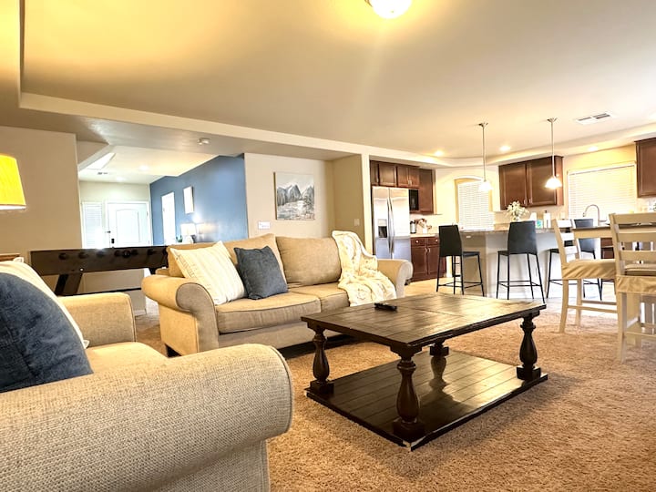 Comfortable House 5bd 3.5ba 3story 10beds 16 Sleep - Las Vegas, NV