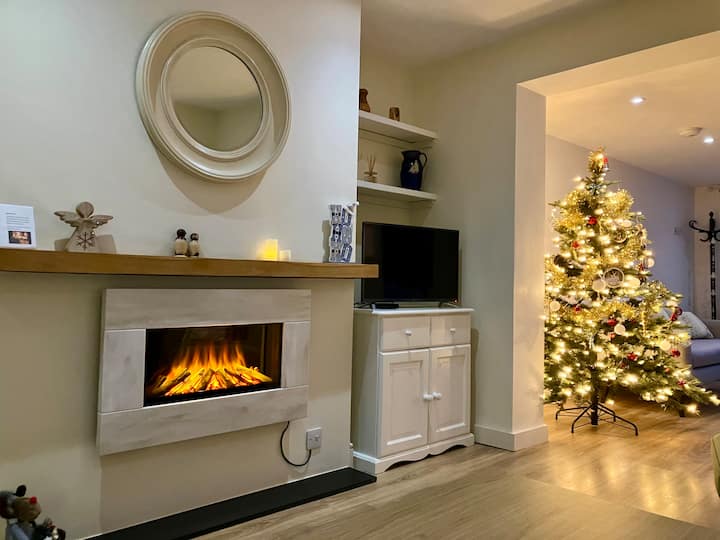 ‘The Hollies, Dorset’ A Countryside-coastal ‘Gem’ - Lulworth Cove