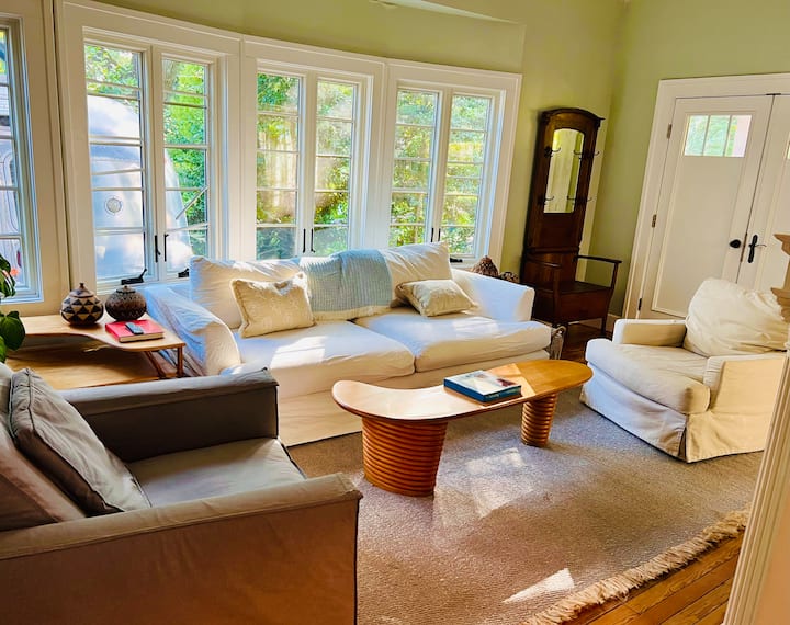 Colorful Round Bay Cottage - Arnold, MD