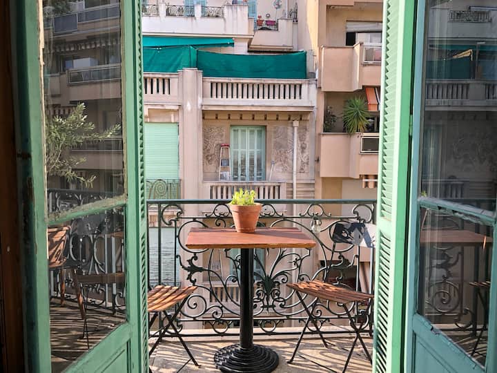 Lovely 1-bedroom Apartment With Balcony - Nice