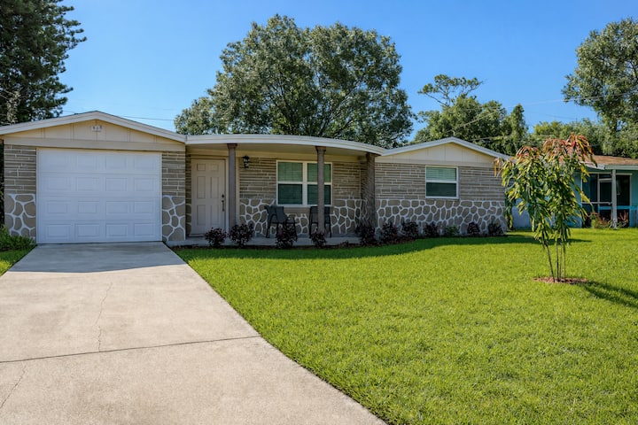 Modern Retreat, 9 Mins To Beach - Holiday, FL