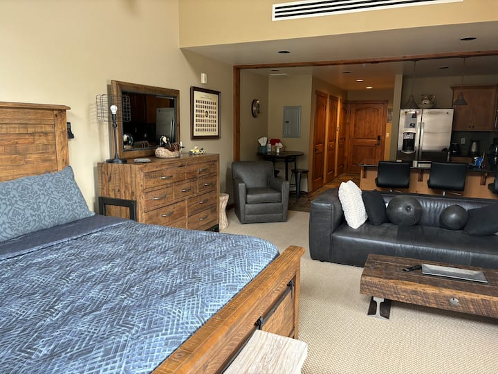 Ridge View- Tall Ceiling, High-end Furnishings - Kellogg, ID