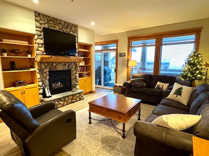 Big White Spacious 3bd Townhome W/hot Tub & Garage - Big White Ski Resort, BC