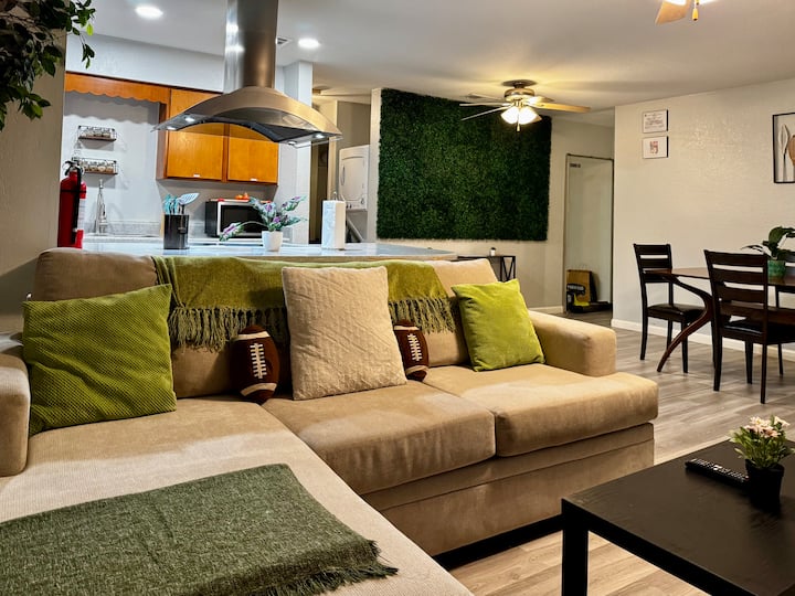 2 Queen Beds | At&t Stadium | Texas Live | Rangers - Globe Life Park - Arlington