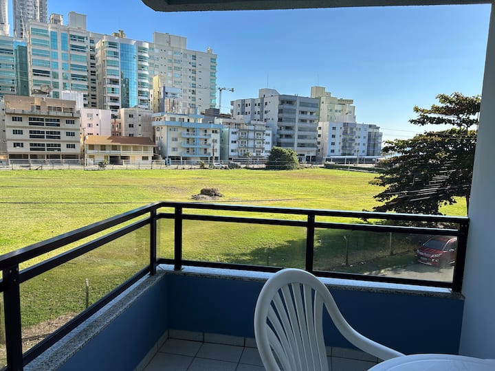 Apto Arejado Com 03 Quartos(1 Suite) E Duas Vagas - Porto Belo