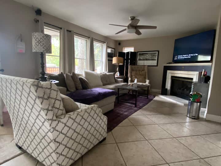 Spacious Family Retreat 4br Home, Backyard, Wi-fi - Leander, TX