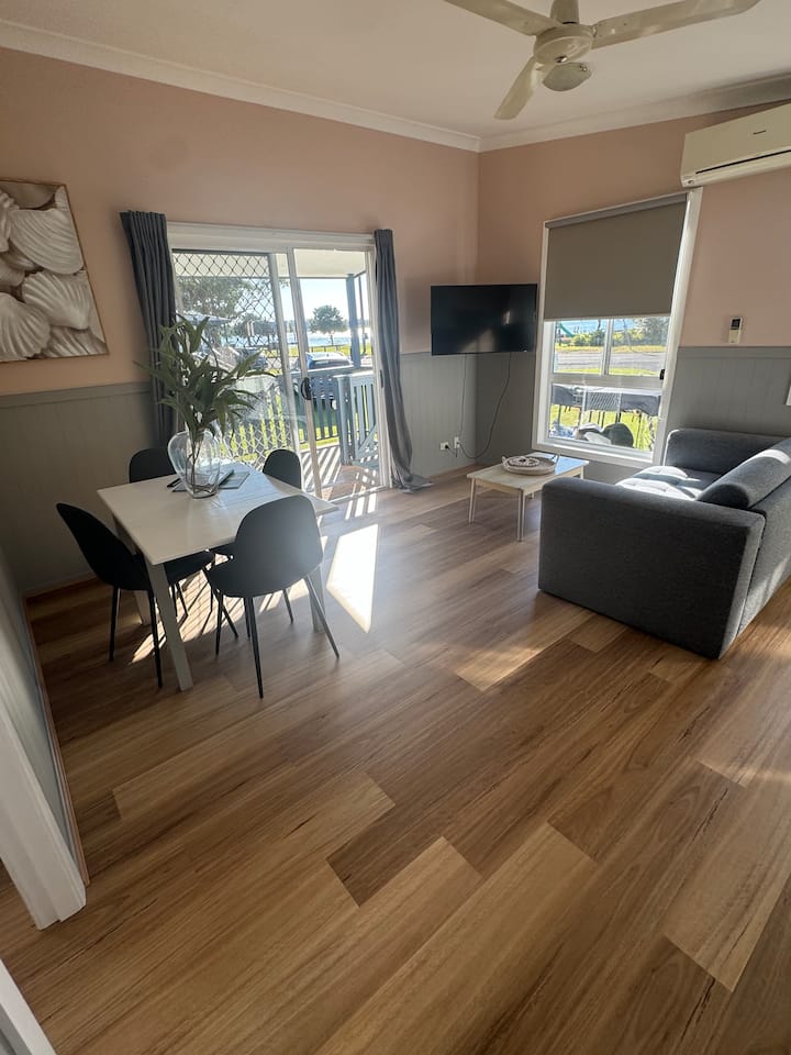 Waterfront One Bedroom Cabin - Greenwell Point