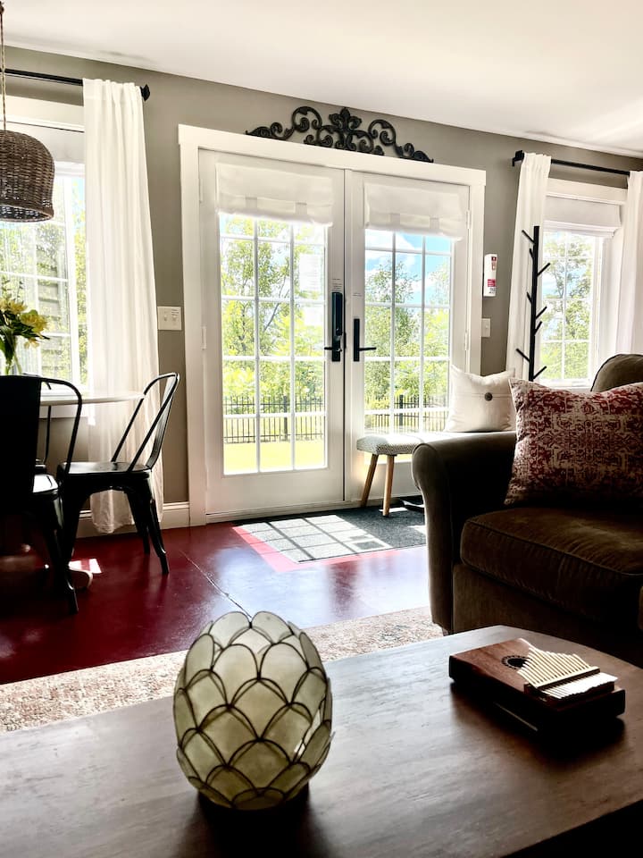 Lovely Berkshire Apartment. Private + Peaceful - Lenox, MA
