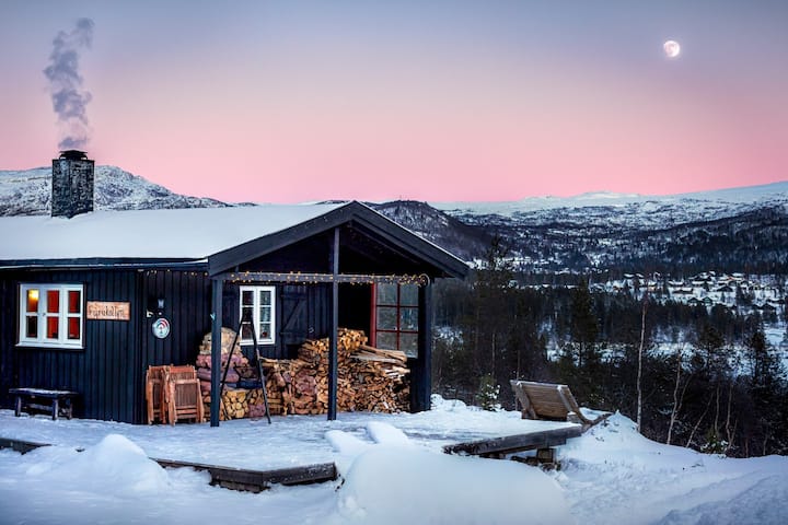 Idyllisk Hytte På ØRnefjell Med Flott Utsikt - Bykle