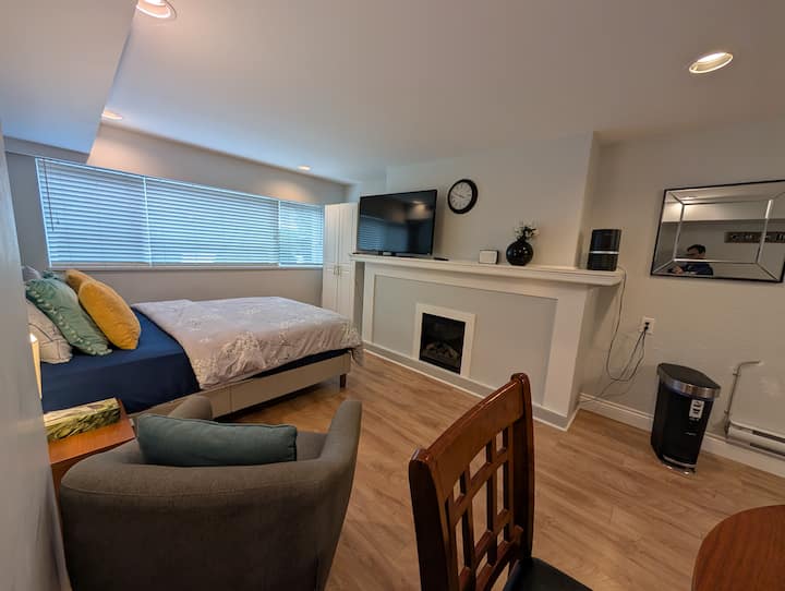 Private Room With Indoor Fireplace In Home - Port Coquitlam