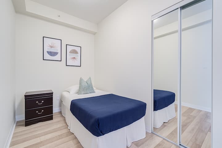 Professionally Managed Entire 1br+den Condosq1 C12 - Mississauga