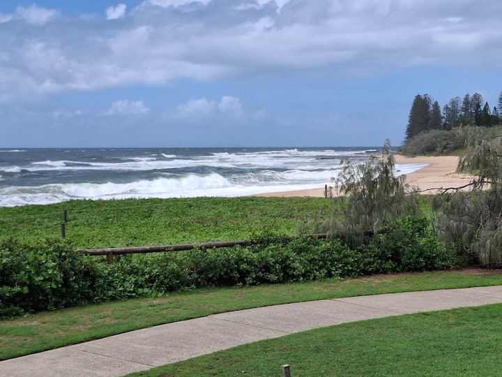 Caloundra Beach Front 2 Brm Suite
Pet Friendly - Caloundra