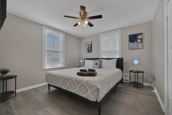 Rosedale 2nd Floor Apartment King Bed! - Essex, MD