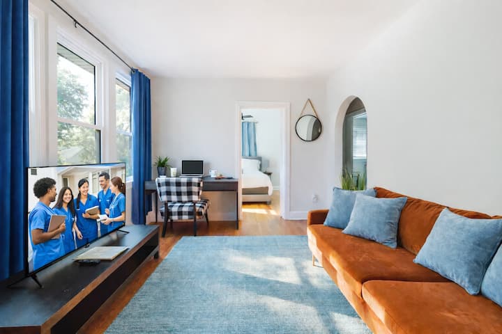 Good Life Suite#4 Bright 2nd Floor Loft - Albany, GA