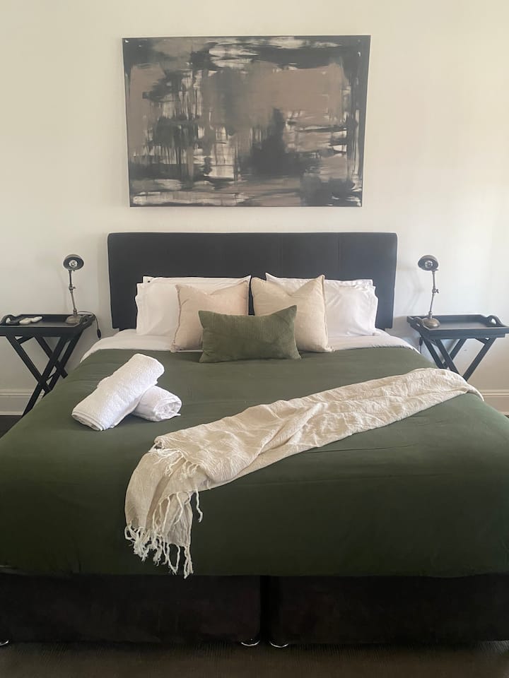 Apartment 2 -Modern Luxury, With  Comfort &  Style - Cleve