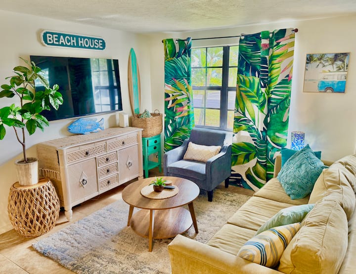 Tropical Surf Bungalow Near Beaches - Venice, FL