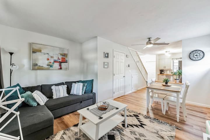 Charming Townhouse Close To Sanibel And Fmb - Sanibel Island, FL