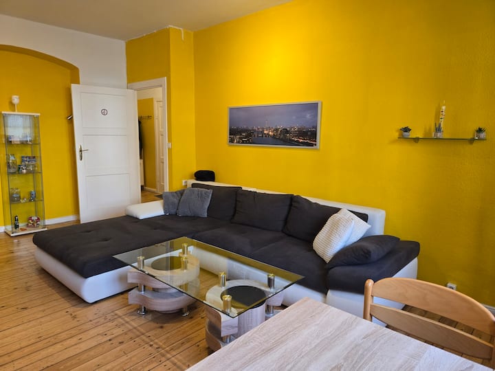 Apartment Am Bach
Nähe Bus Und Bahn 75 Qm 2 Sz - Berlin