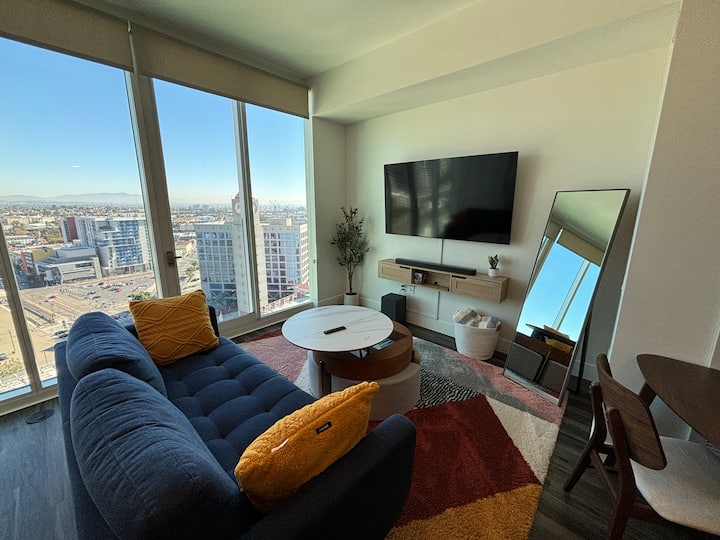 Downtown Escape I Free Garage Parking - San Diego, CA