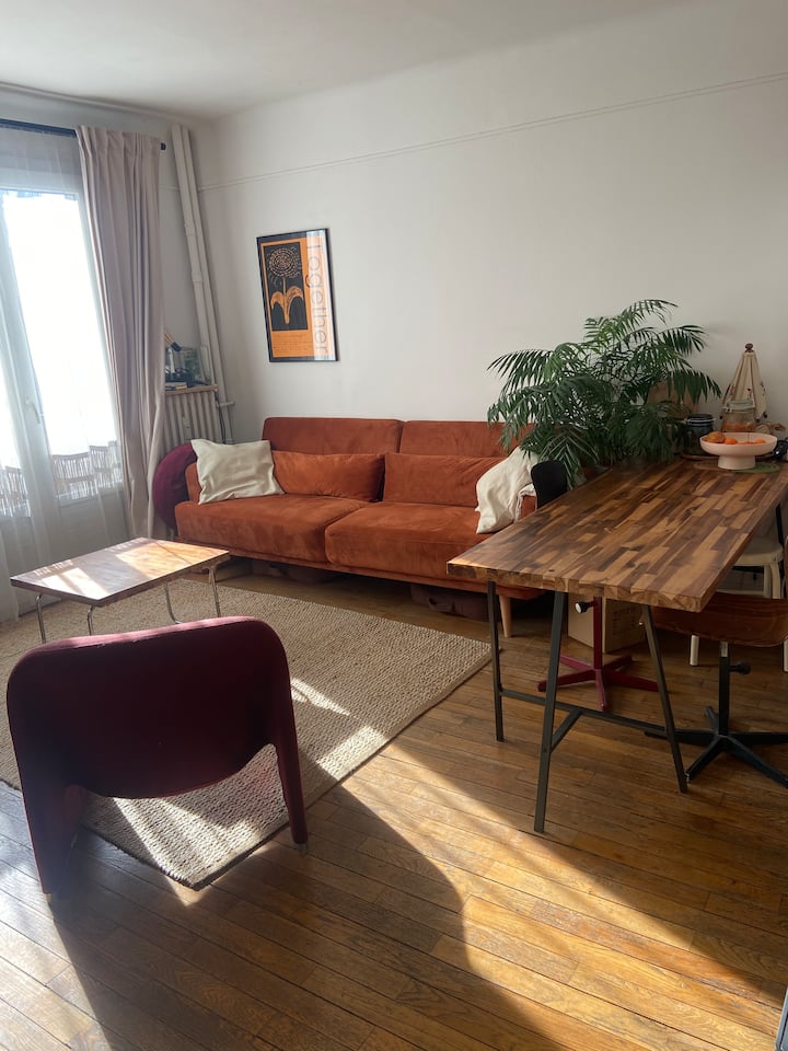 Charmant Appartement Parisien Dans Quartier Animé - France