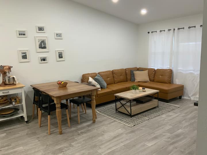 Cozy 2/2 House 15 Minutes From The Beach - Deerfield Beach, FL
