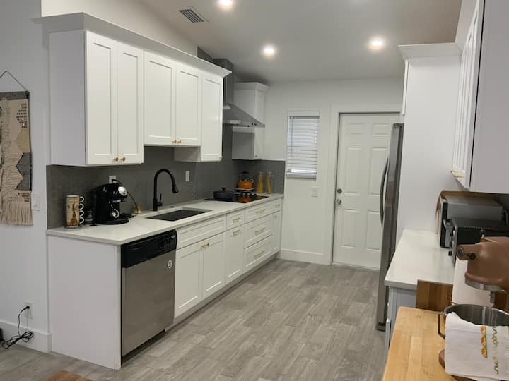 Cozy 2/2 House 15 Minutes From The Beach - Deerfield Beach, FL
