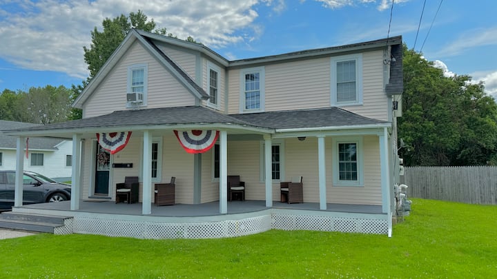 Lovely 2 Bedroom Rental Unit In The Heart Of St. A - Burton Island State Park, St. Albans Town