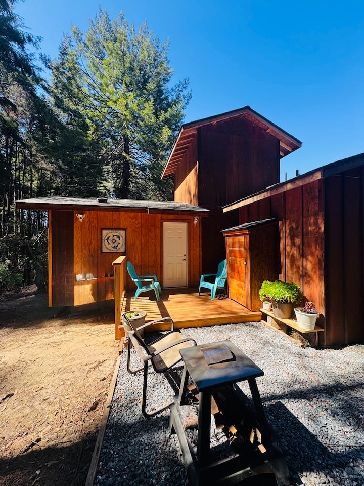 Cozy Cabin (New Remodel With Kitchen) - Fort Bragg, CA