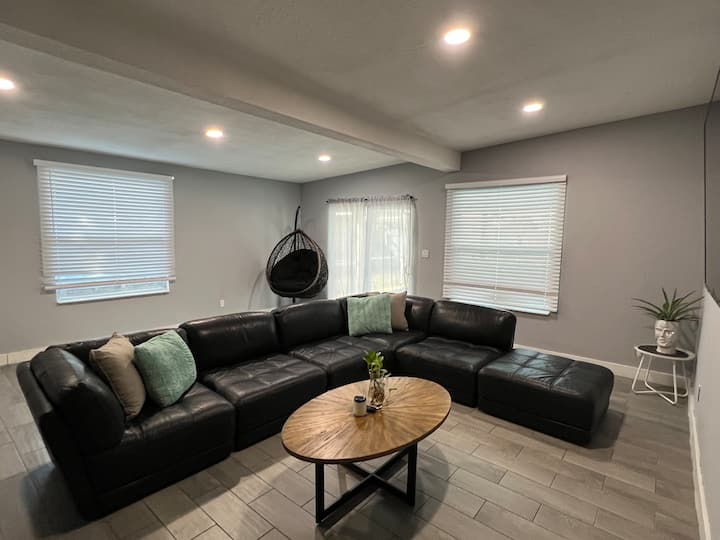 Modern 3 Bedroom Home With Residential Pool - Fort Myers, FL