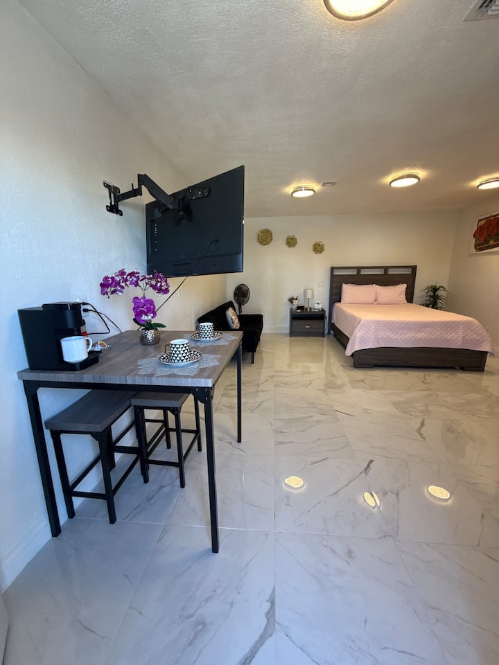 Gorgeous Cozy Studio With Private Entrance. - Las Vegas