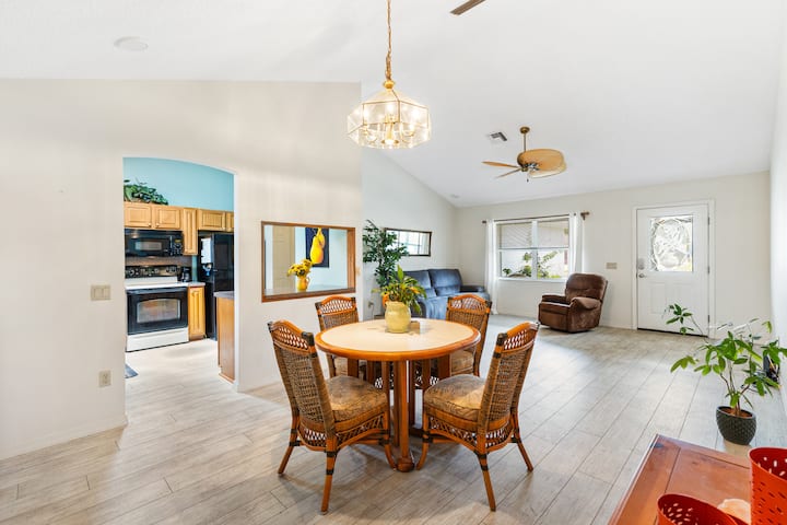 Beautiful Master Bedroom In The Villages. - Wildwood, FL