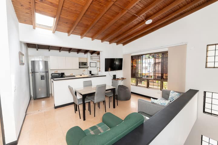 Laureles: Amplio Y Cómodo, Cerca Del Metro - Medellín