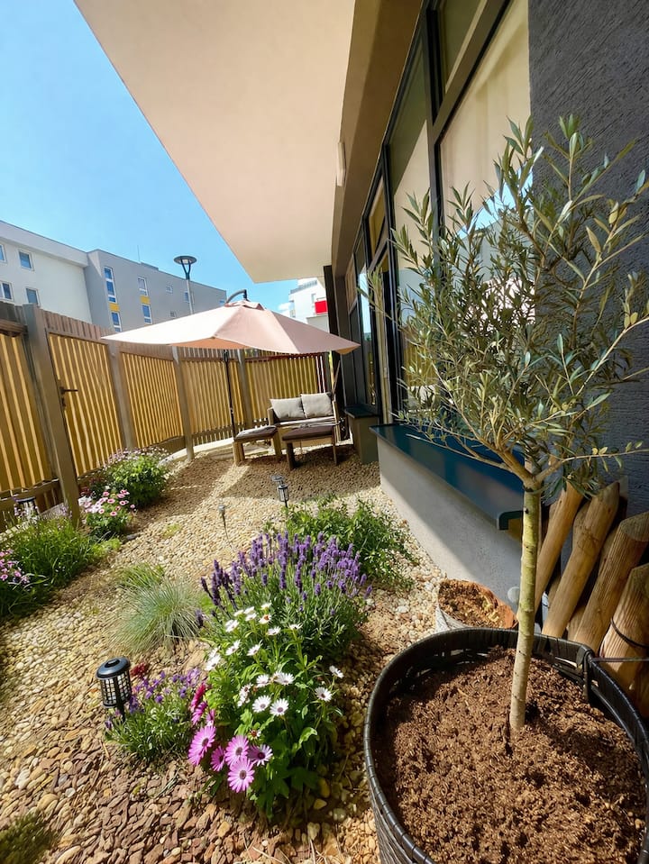 Velkometrazny Apt, Predzahradka, Parkovanie. - Bratislava