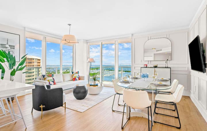 Wraparound Patio Apartment W/ Bay Views - Key Biscayne, FL