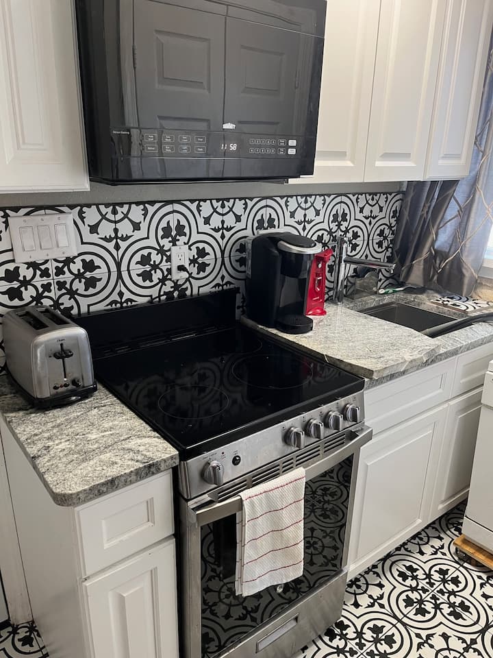 Adorable 1 Bedroom Guest House - Marshall, TX