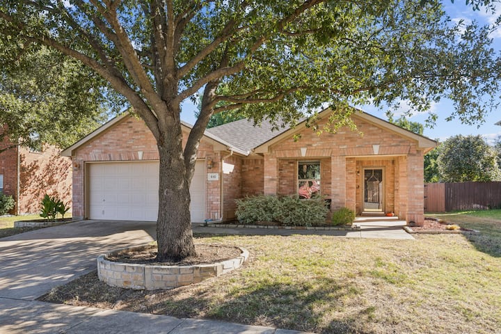 Centrally Located Family Friendly Home - Euless, TX