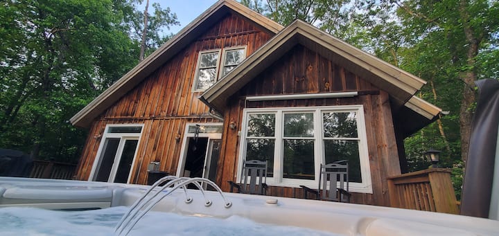 Secluded Home For 10 W/ Hot Tub & Outdoor Theater - North Carolina
