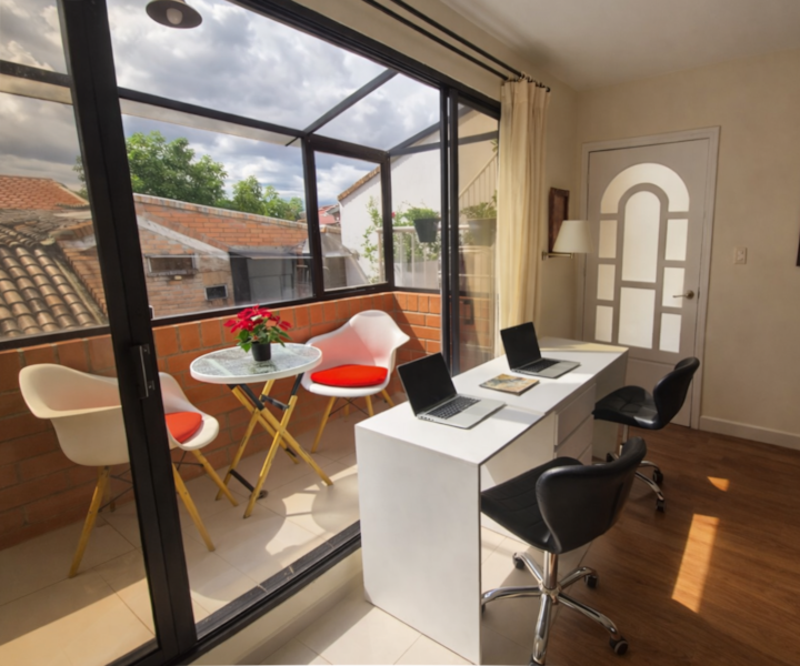 Amazing Suite + Balcon + Ambiente Para Teletrabajo - Cuenca