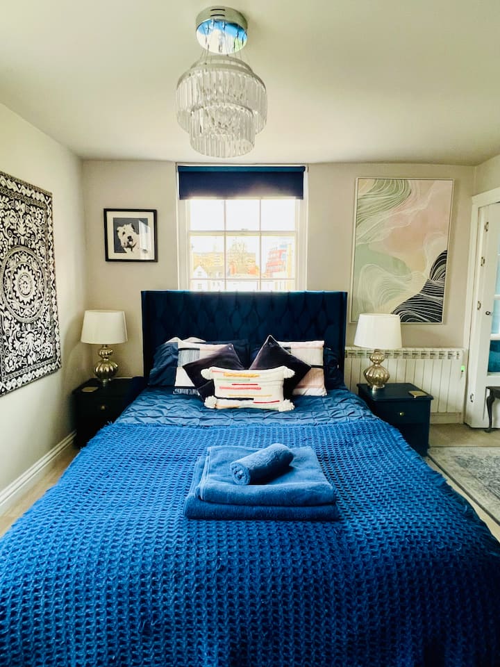 Stunning Suffolk Town House With Parking In Centre - Ipswich