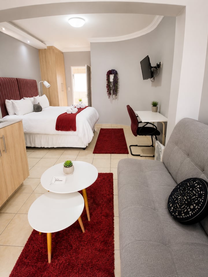 Superior Studio  Love Home Near Or Tambo Airport - Edenvale