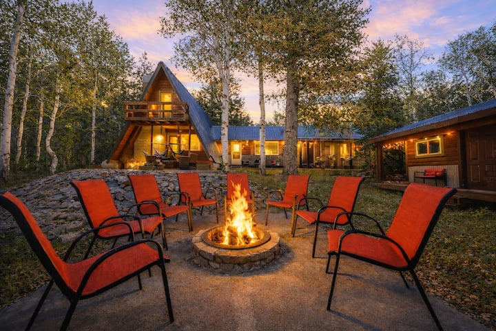 Sleeps 12 Near Yellowstone + Private Bunkhouse - 아일랜드 파크