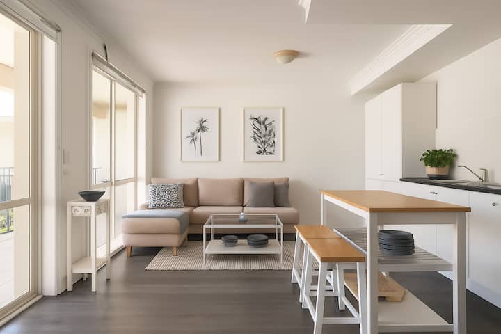 Modern Retreat: Office, Terrace & Yarra Walks - Melbourne