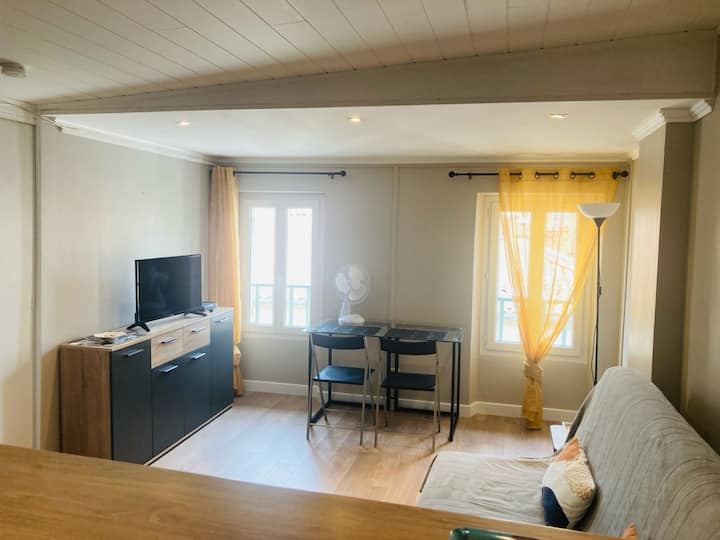 Studio Proche Toute Commodités à 300m Des Plages - Ibis budget Toulon centre