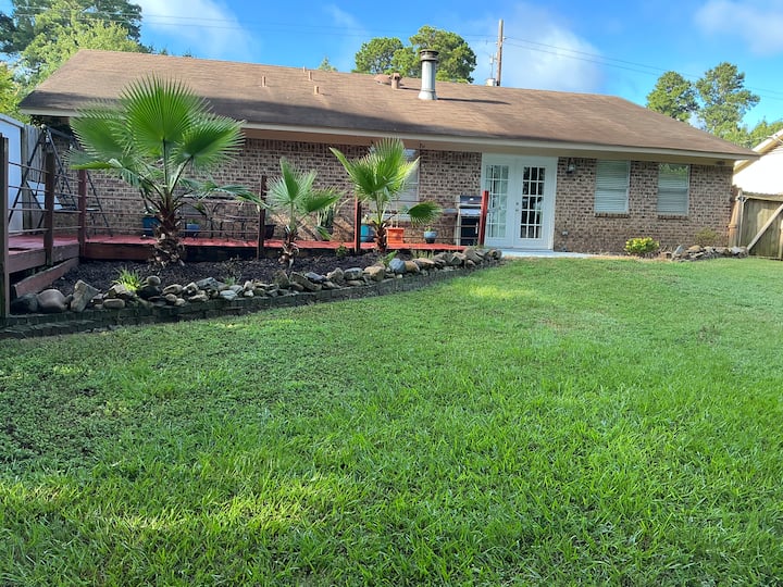 Cozy Spacious Home, Great Back Yard! Fast Wi-fi. - Longview, TX