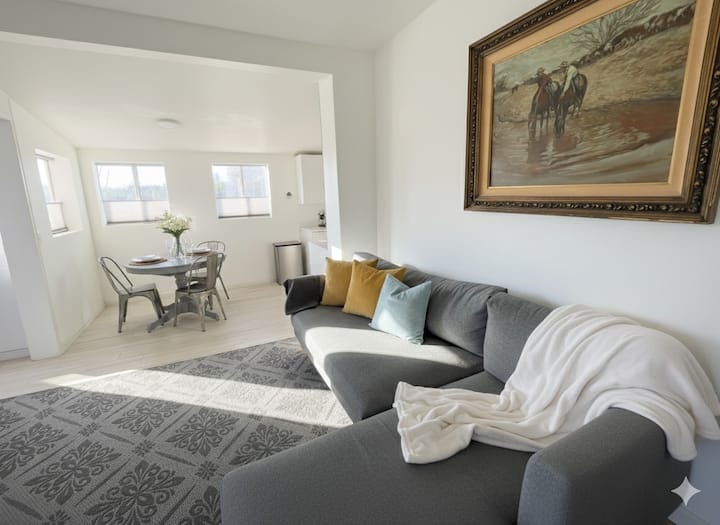 Cozy On Carol - Phoenix