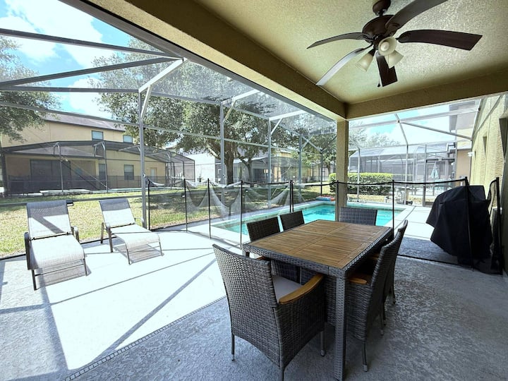 Family Villa With Home Theater, Private Pool And Game Room - Davenport, FL