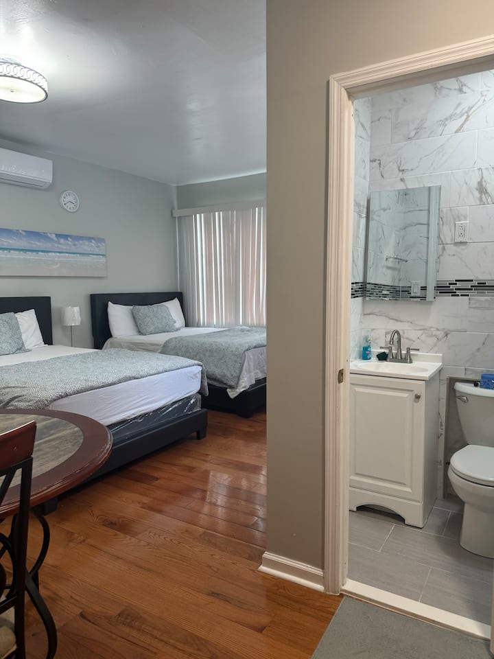 Pleasant Spacious House 2158 Gleason Ave Bronx  Ny - The Bronx, NY